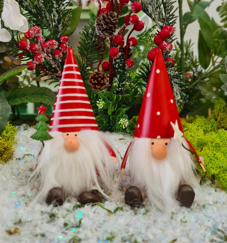 Metal Christmas Santa - Fairy Gardens UK